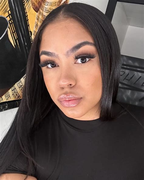 Lisa Lynette Dirty Mirror Pics 😕 Instagram