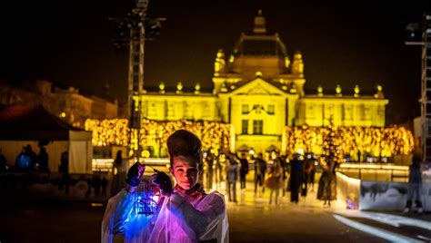 Spektakularnom Revijom Na Ledu I Paljenjem Lampica Otvara Se Ledeni