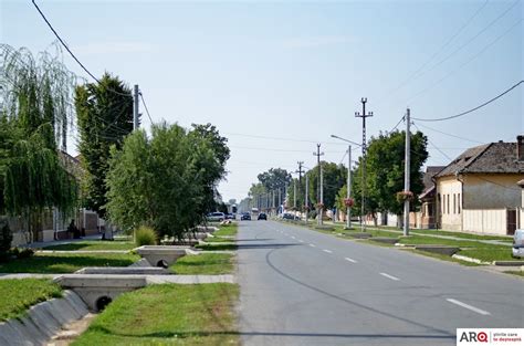 Pecica Din Trecut și Orașul Modern De Astăzi