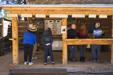 Dining Bearizona