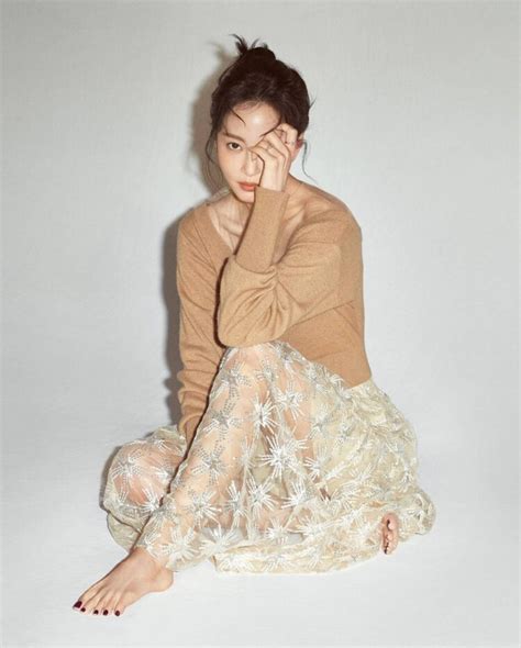Han Ye Seul Feet