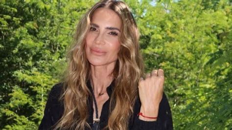María Vázquez Impone Tendencia Con Su Look Boho Chic Denim Celeste