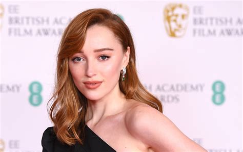 Phoebe Dynevor Dyed Her Bridgerton Red Hair Dark Brown And Chopped A