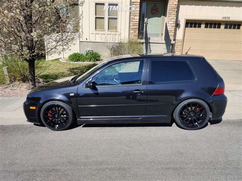 2004 Volkswagen R32 Base With 18x85 Cosmis Racing R1 And Kumho 215x40
