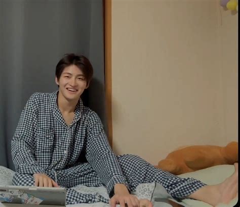 Jihoons Feet