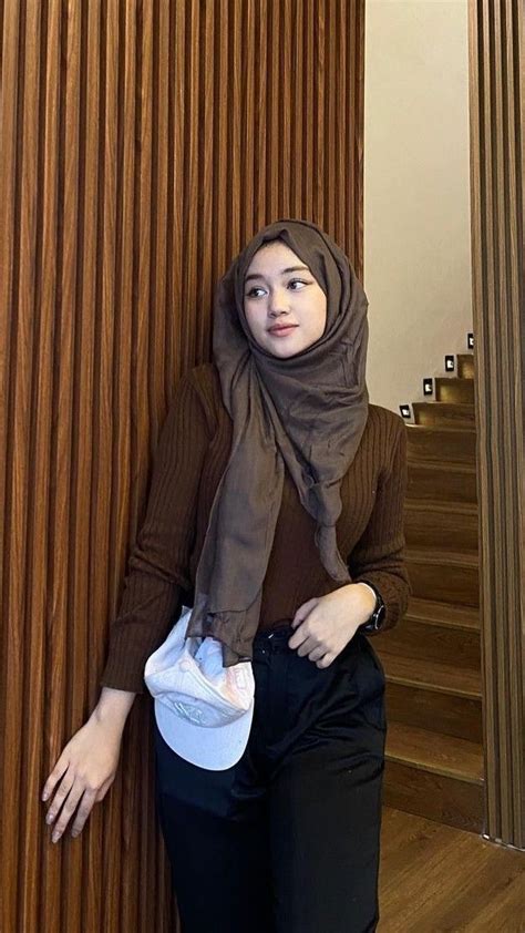 Pin oleh Ronald Andhika di Baju untuk dipakai | Model pakaian, Gaya hijab, Pakaian sederhana