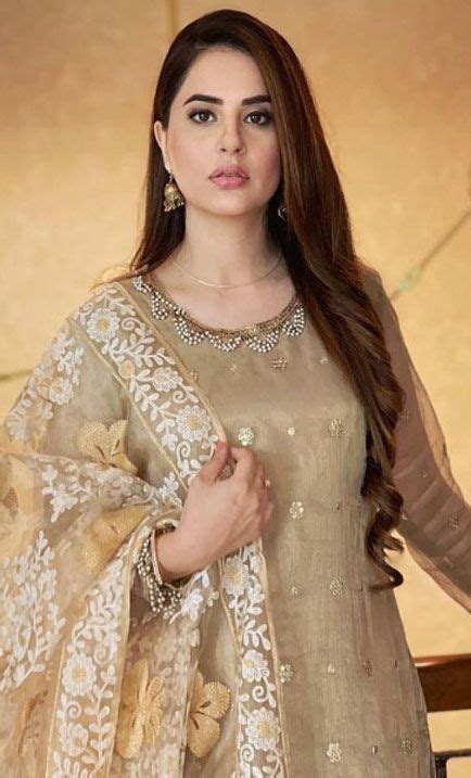 10 Hot Sexy Fatima Effendi Bikini Pics