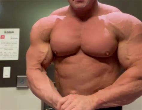 Bodybuilder Mr Posing And Flexing 01