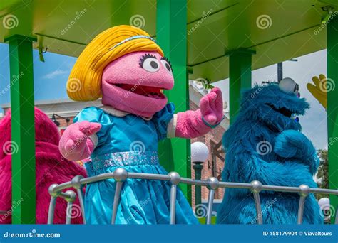Prairie Dawn In Sesame Street Party Parade At Seaworld Editorial Image