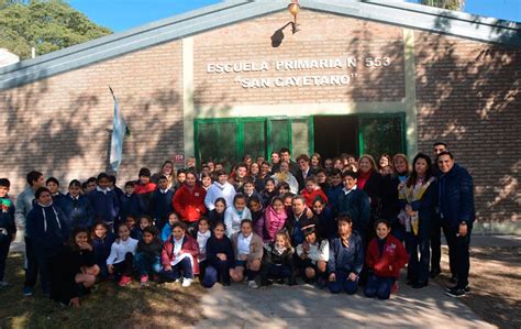 La Ganadora Del Premio Al “mejor Maestro Del Mundo” Visitó Una Escuela