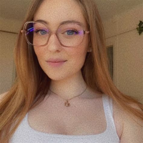 Adé Adeliepll On Threads