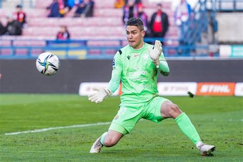 Bramkarz Wisły Kraków Przeniesie Się Do Mls Goalpl