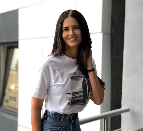 Cine Este Iulia Pârlea Gazda Tv De La Pro Tv De 1 Decembrie „a Fost O Provocare” Foto