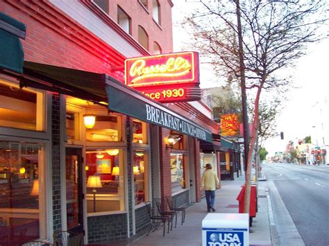 Russells Cozy Pasadena Diner With Heartfelt American Classics