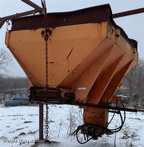 Warren Eac 2420 8 Spreader In Chouteau Ok Item Li9069 Sold Purple