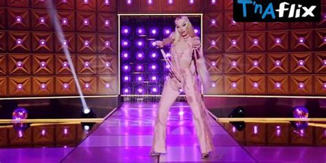 Michelle Visage Breasts Scene In Rupauls Drag Race