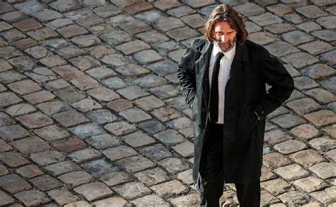 Scriitorul Frederic Beigbede Arestat O Tânără Susține Că Ar Fi Făcut