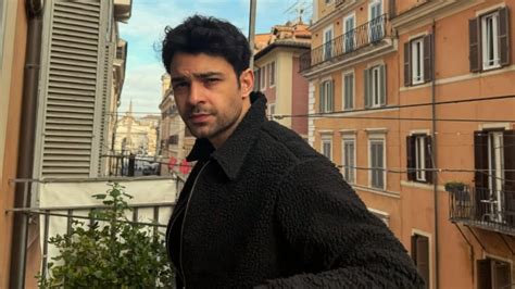 Leyla Dizisinin Halili Berk Bakioğlu Kimdir Berk Bakioğlu Kaç Yaşında Nasıl ünlü Oldu Mavi