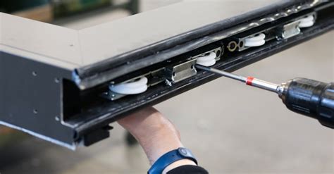 Photo Gratuite De à Lintérieur Agencements Aluminium Assemblage De Lappareil Assemblée