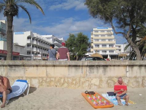 Blick Vom Strand Auf Das R2 Veronica Beach Hotel Cala Millor