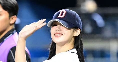 사진 뉴진스 민지 야구장 빛내는 아름다운 미소