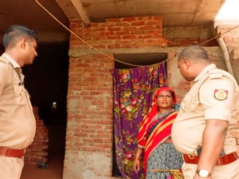 Had A Dispute With Wife At Night Used To Work In Samala Factory कानपुर देहात में युवक ने