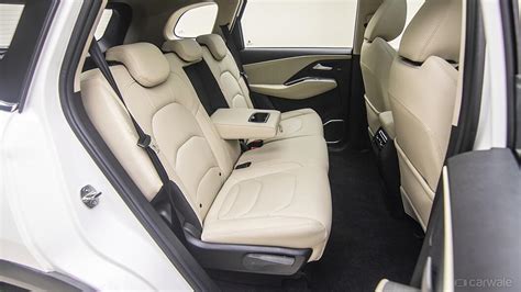 Hector Rear Row Centre Arm Rest Image Hector Photos In India Carwale