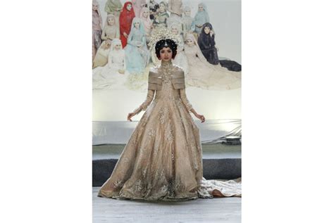 Desainer Mesir Rancang Gaun Pengantin Termahal Sedunia Republika Online