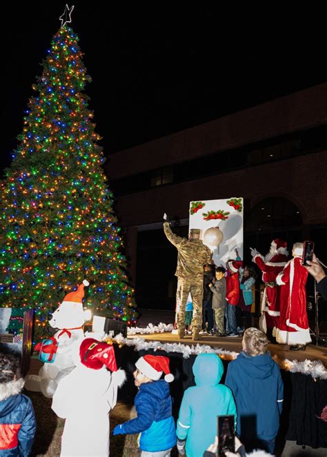 Mscoe Plaza A Whole Lot Brighter After Merry Tree Lighting Ceremony Article The United