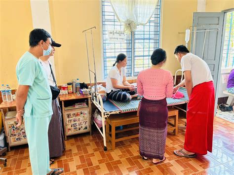 ပေါင်မြို့နယ်တွင် ၇၆ နှစ်မြောက်ပြည်ထောင်စုနေ့အထိမ်းအမှတ် ဆေးကုသမှုခံယူနေသော လူနာများအားထောက