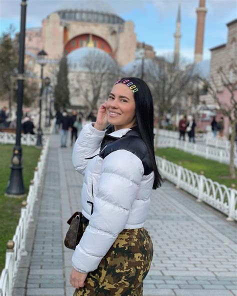 Grace Rayne The Rise Of A Relatable Digital Influencer And Content