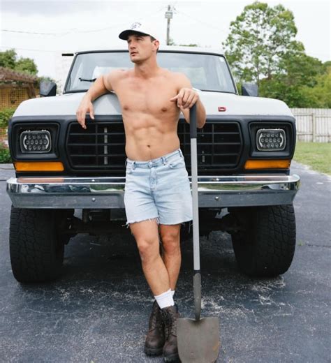 Reality Tv Star Turned Real Estate Agent Tyler Cameron To Handle Sales