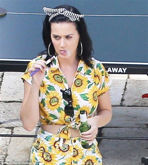Pin On Celebrity Vapers