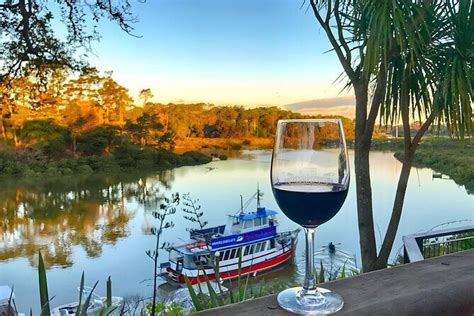 Scenic Ferry Trip To The Historic Riverhead Tavern