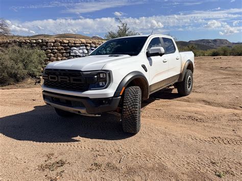 2025 Az White Raptor Icon 2 25 Puck Lift W Bronco Sasquatch 315 70