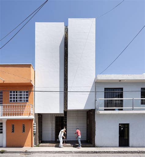 Edificio Estudia Vertical Metamorfo Arquitectos Archdaily En Español