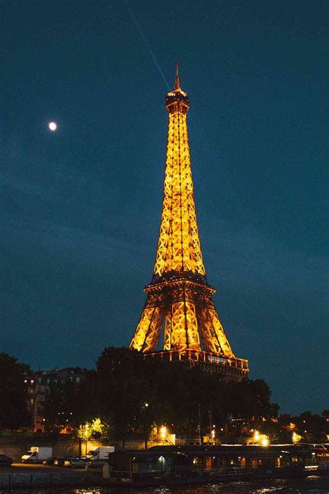 Eiffel Tower At Night Eiffel Tower Fire Alarm Prompts Evacuation On