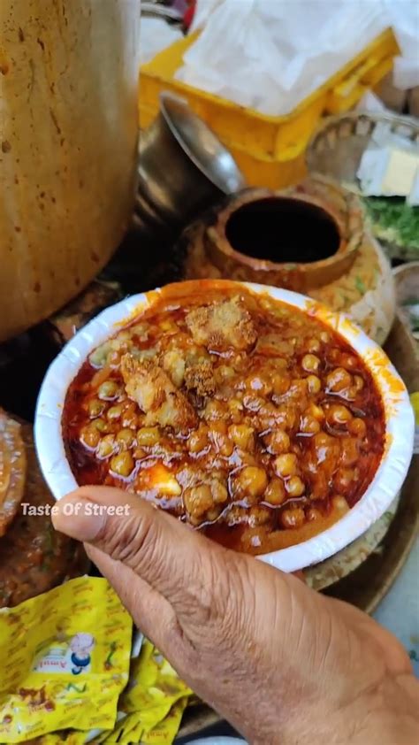 118 Years Old Indias Hottest Chilli Chole Kulche 😳 People Come From Abroad To Eat It 😱 Chole