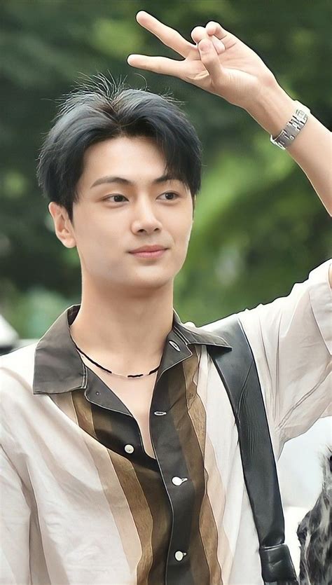 𝒋𝒂𝒚 Selebritas Gambar Pacar Gadis Berambut Pendek