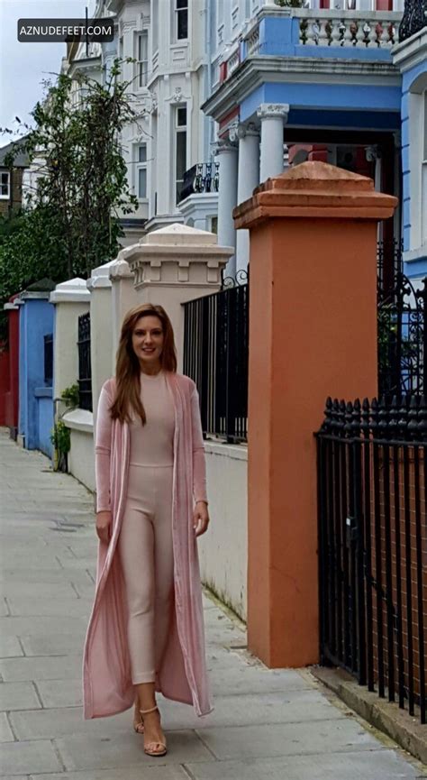 Elizabeth Hopkins Feet Aznudefeet