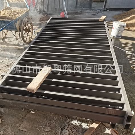 广东学校走廊防爬栏杆扁钢角铁栅栏工厂公园焊接护栏围墙铁艺围栏 阿里巴巴