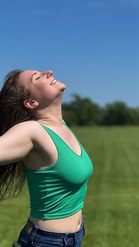 Photos Photography Field Sunnyday Fullbodyposes Smile Openfield Photos Photography Field Sunnyday Fullbodyposes Smile Openfield