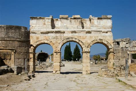 Le Sorgenti Termali Di Pamukkale E Lantica Hierapolis Parigi10 It