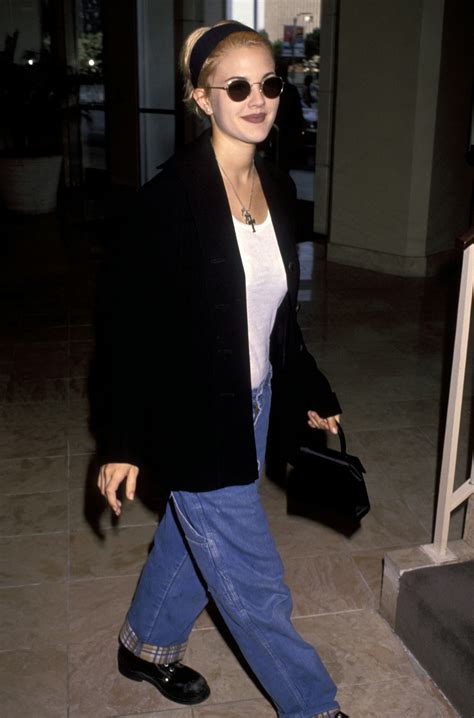 Drew Barrymores 90s Style Included Grunge Outfits Baggy Jeans And Daisies