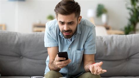 11 Subtle Things Manipulative People Do To Make One Person In Their