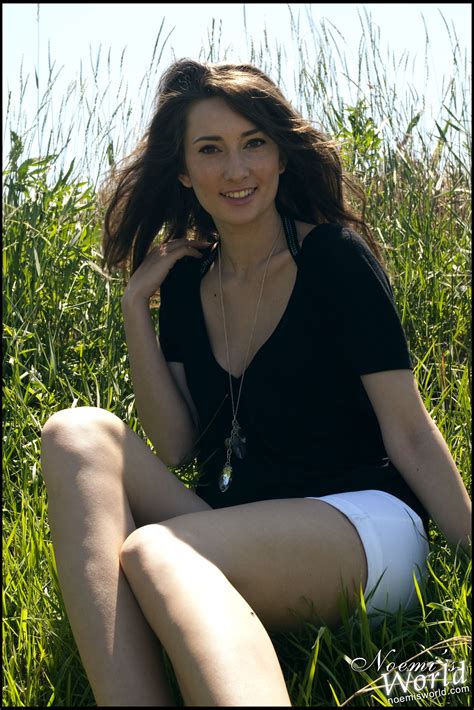 Donatela Feet And Soles 1 In The Grass 28042009009 Porn Pic Eporner