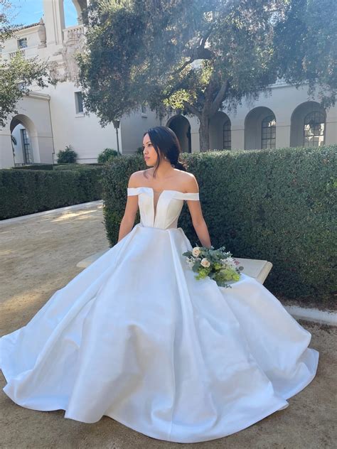 Simple Wedding Dress Styles Of 2023