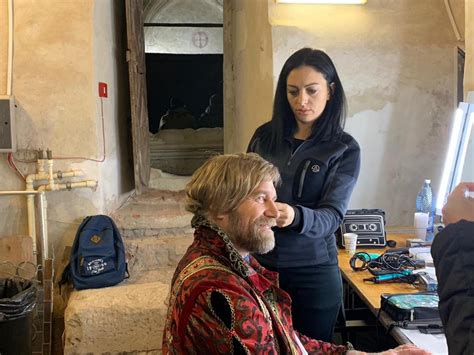 Exclusiv Nicoleta Toader Si Andreea Dardea Echipa De Make Up And Hair Pentru Filmul Voyagers Pe