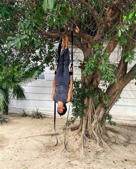 Who Is Sid Malhotra Hanging Out With Movies