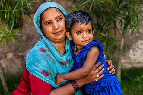 Wanita India Dengan Putri Kecilnya Jaipur India Foto Stok Unduh